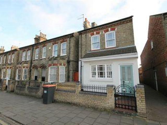 3 Bedrooms Detached house for sale in Castle Road, Bedford MK40