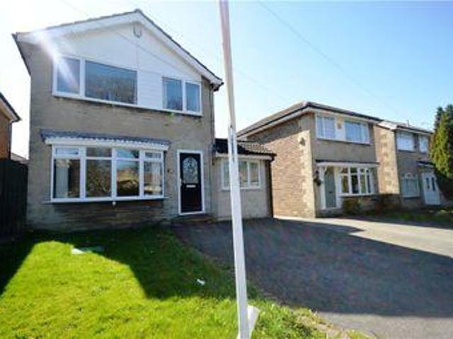 3 Bedrooms Detached house for sale in Carr Road, Calverley, Pudsey, West Yorkshire LS28