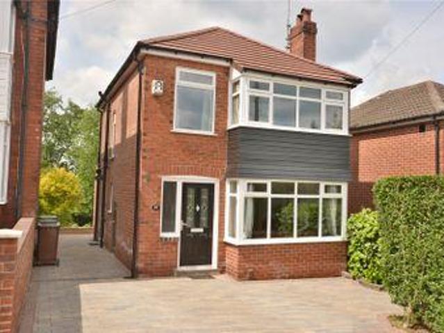 3 Bedrooms Detached house for sale in Carrholm Grove, Leeds, West Yorkshire LS7