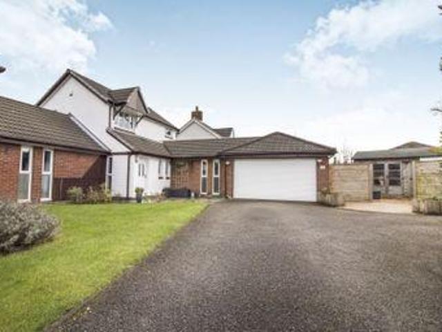 3 Bedrooms Detached house for sale in Carrington Close, Warrington WA3