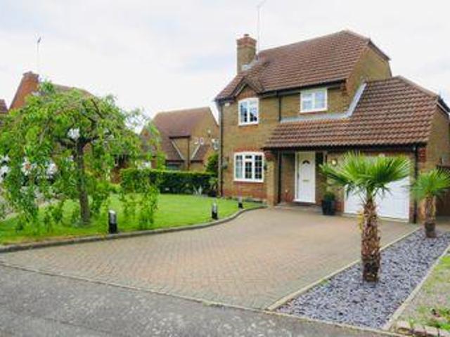 3 Bedrooms Detached house for sale in Chard Drive, Luton LU3