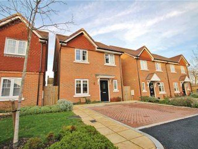 3 Bedrooms Detached house for sale in Chenneston Close, Sunbury On Thames, Surrey TW16