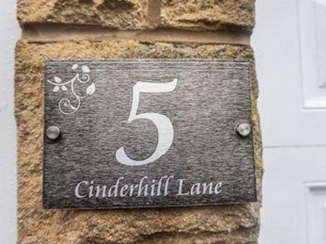 3 Bedrooms Detached house for sale in Cinderhill Lane, Sheffield S8