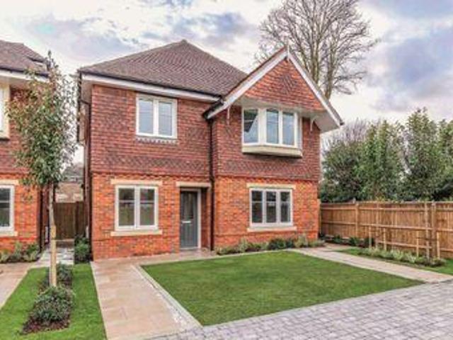 3 Bedrooms Detached house for sale in Clewer Hill Road, Windsor SL4