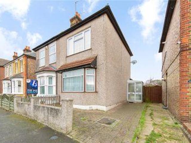 3 Bedrooms Detached house for sale in Clydesdale Road, Hornchurch RM11