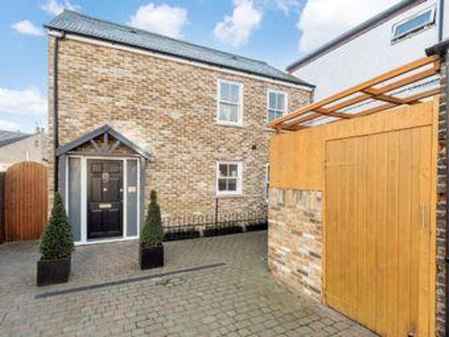3 Bedrooms Detached house for sale in Coach House, Queens Road, Watford WD17