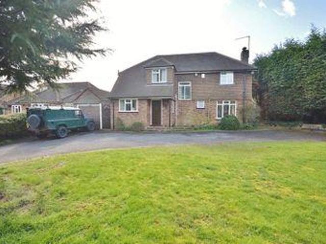 3 Bedrooms Detached house for sale in Coombe Lane, Naphill, High Wycombe HP14
