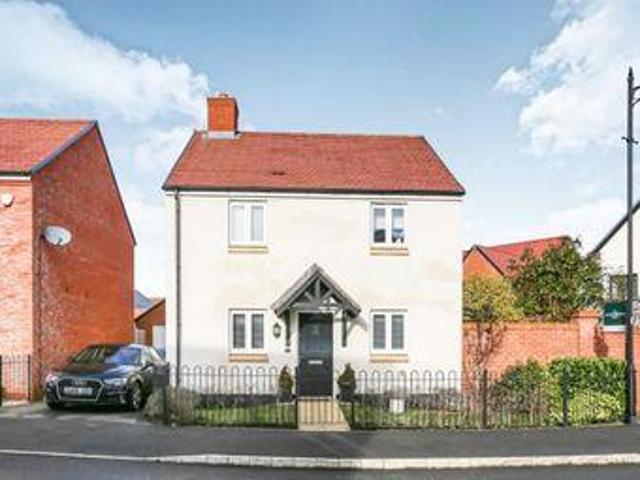 3 Bedrooms Detached house for sale in College Chase, Silsoe, Beds, Bedfordshire MK45