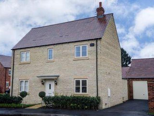 3 Bedrooms Detached house for sale in Cornflower Road, Moreton In Marsh, Glos. GL56