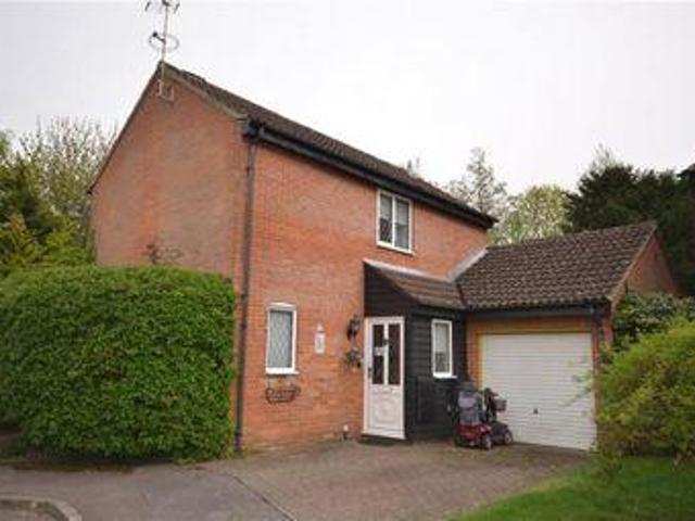 3 Bedrooms Detached house for sale in Cowslip Bank, Lychpit, Basingstoke RG24