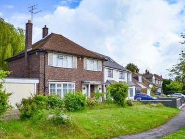 3 Bedrooms Detached house for sale in Courtleigh Avenue, Barnet EN4