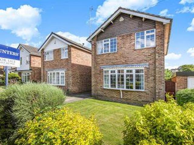 3 Bedrooms Detached house for sale in Cricketers Green, Yeadon, Leeds LS19