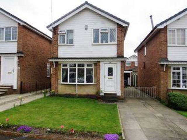 3 Bedrooms Detached house for sale in Cricketers Green, Yeadon, Leeds LS19