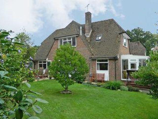 3 Bedrooms Detached house for sale in Crossways, Easebourne, Midhurst GU29