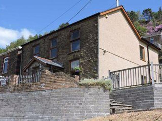 3 Bedrooms Detached house for sale in Dyffryn Road, Alltwen, Pontardawe, Swansea SA8