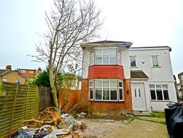 3 Bedrooms Detached house for sale in Dalmally Road, Addiscombe, Croydon CR0