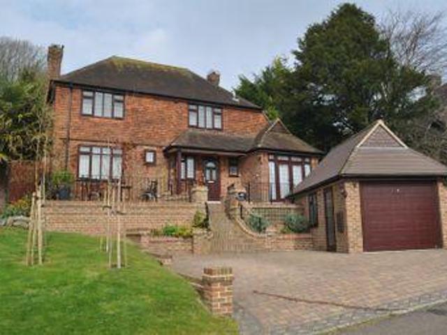 3 Bedrooms Detached house for sale in Deneside, East Dean, Eastbourne BN20