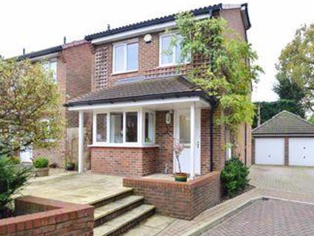 3 Bedrooms Detached house for sale in Dew Pond Close, Horsham, West Sussex RH13