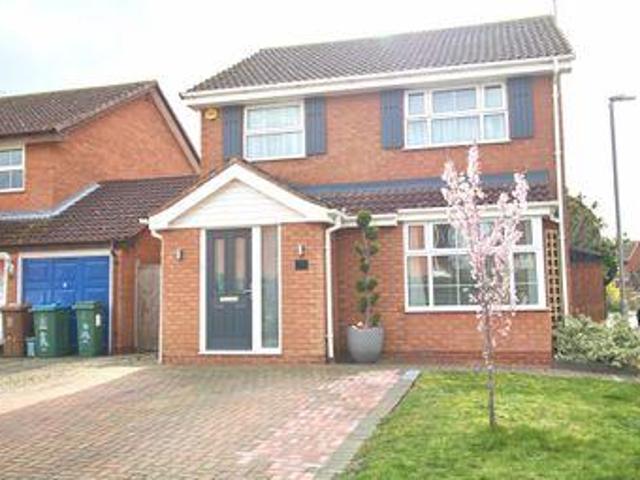 3 Bedrooms Detached house for sale in Diane Close, Aylesbury HP21