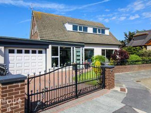 3 Bedrooms Detached house for sale in Evesham Close, Thornton Cleveleys FY5
