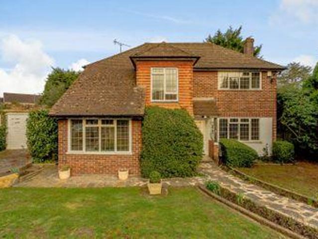 3 Bedrooms Detached house for sale in Eaton Gate, Northwood HA6
