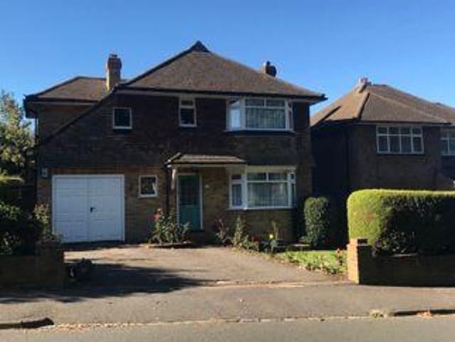 3 Bedrooms Detached house for sale in Elmfield Way, South Croydon CR2
