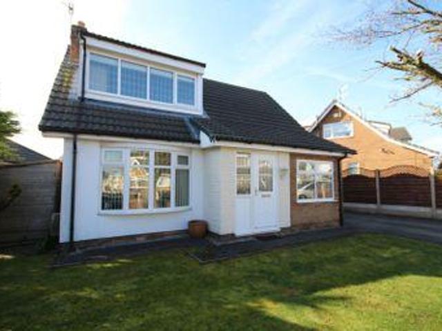 3 Bedrooms Detached house for sale in Elmpark Way, Rooley Moor, Rochdale OL12