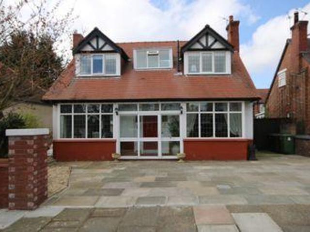 3 Bedrooms Detached house for sale in Fulwood Avenue, Southport PR8