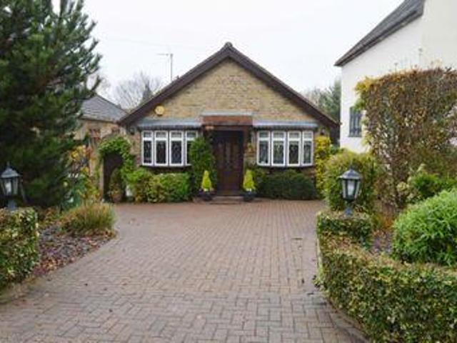 3 Bedrooms Detached house for sale in Fanshawe Crescent, Hornchurch RM11