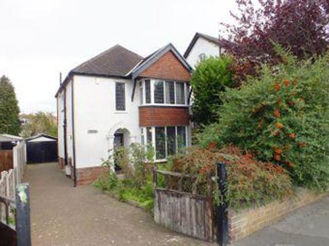 3 Bedrooms Detached house for sale in Fearnville Mount, Leeds, West Yorkshire LS8