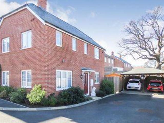 3 Bedrooms Detached house for sale in Fern Grove, Hailsham BN26