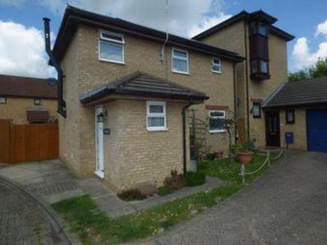 3 Bedrooms Detached house for sale in Fernan Dell, Crownhill, Milton Keynes, Buckinghamshire MK8