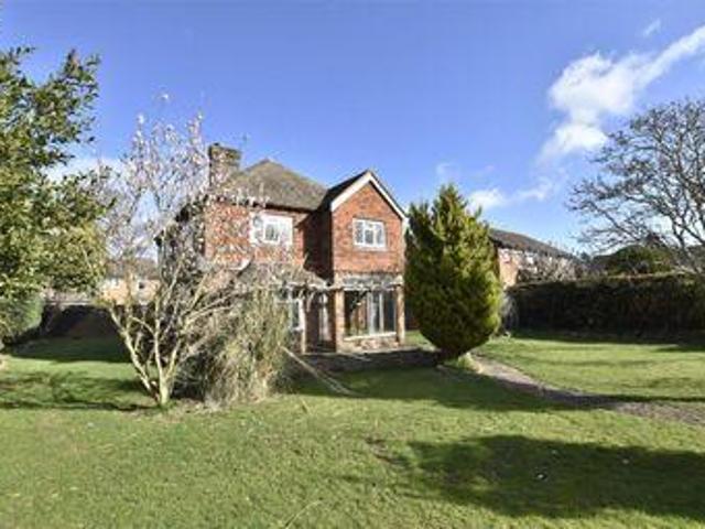 3 Bedrooms Detached house for sale in Ferndown, Horley RH6
