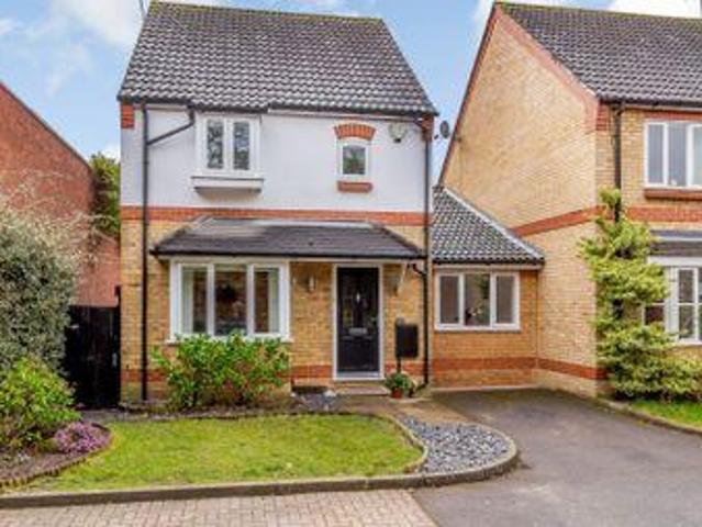 3 Bedrooms Detached house for sale in Fernihough Close, Weybridge KT13