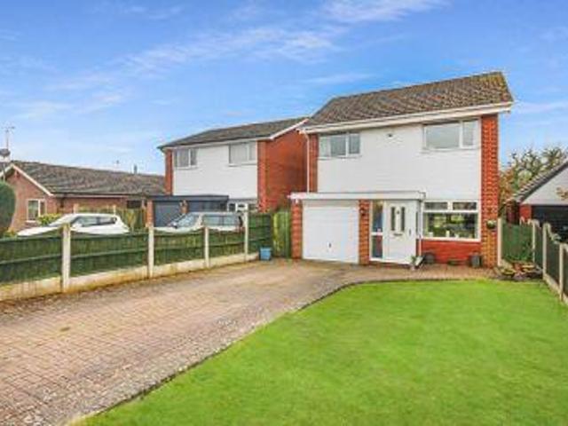 3 Bedrooms Detached house for sale in Ford Drive, Yarnfield, Stone ST15