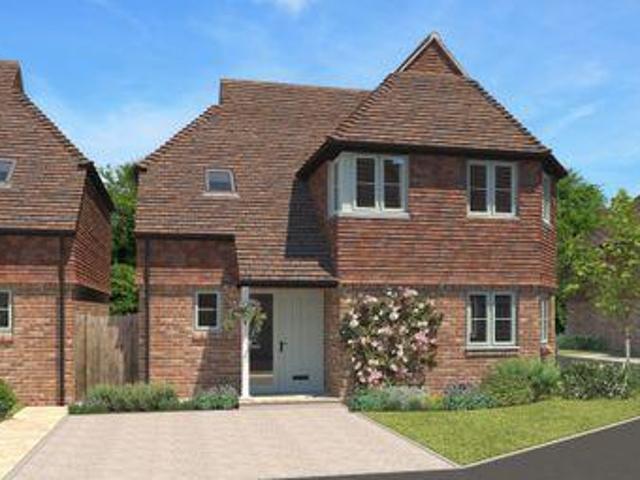3 Bedrooms Detached house for sale in Frenchmans Heights, Borough Hill, Petersfield GU32