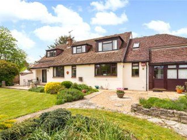 3 Bedrooms Detached house for sale in Gaston Lane, Upper Farringdon, Alton, Hampshire GU34