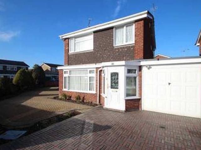 3 Bedrooms Detached house for sale in Gilders Way, Clacton On Sea CO16