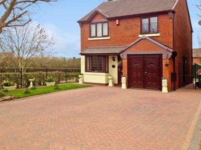 3 Bedrooms Detached house for sale in Glamis Drive, Stone, Staffordshire ST15