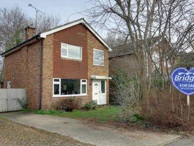 3 Bedrooms Detached house for sale in Grange Road, Guildford GU2