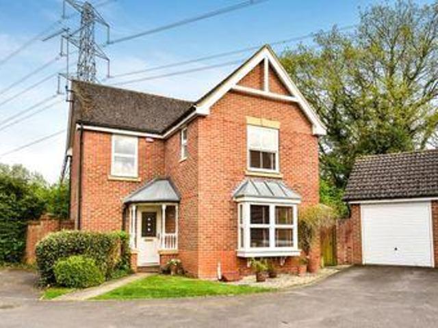 3 Bedrooms Detached house for sale in Grensell Close, Eversley, Hook RG27