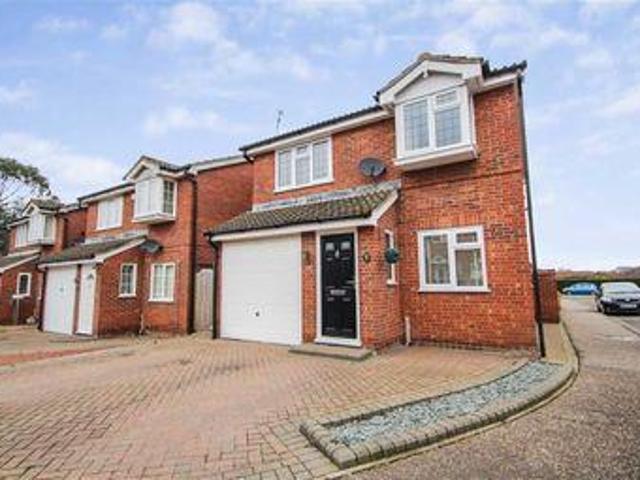 3 Bedrooms Detached house for sale in Greenacres, Clacton On Sea CO15