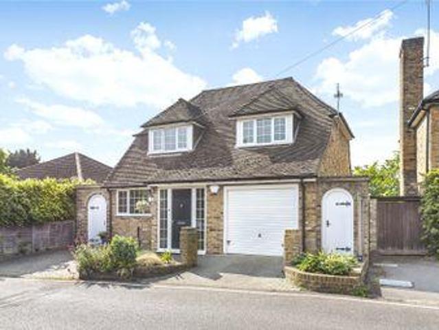 3 Bedrooms Detached house for sale in Grove Lane, Hillingdon, Middlesex UB8