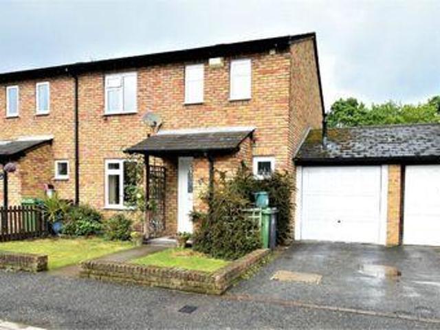 3 Bedrooms Detached house for sale in Hammond Way, Lightwater, Surrey GU18