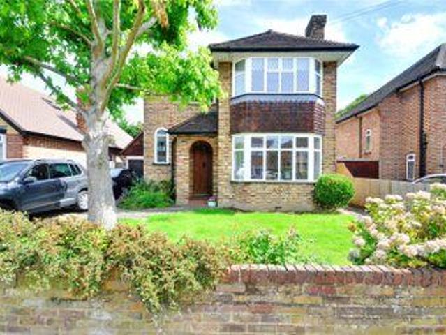 3 Bedrooms Detached house for sale in Hamilton Road, Uxbridge, Middlesex UB8