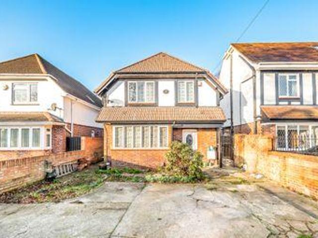 3 Bedrooms Detached house for sale in Harlington Road, Uxbridge UB8