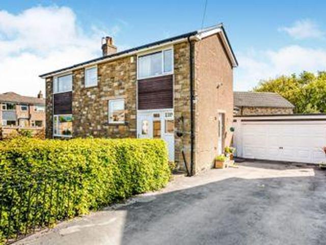 3 Bedrooms Detached house for sale in Hawkroyd Bank Road, Netherton, Huddersfield HD4