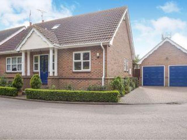 3 Bedrooms Detached house for sale in Hawks Lane, Hockley SS5