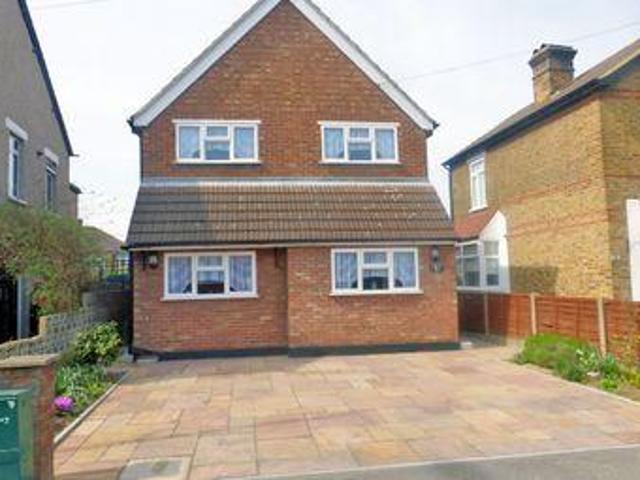 3 Bedrooms Detached house for sale in Havering Road, Rise Park RM1