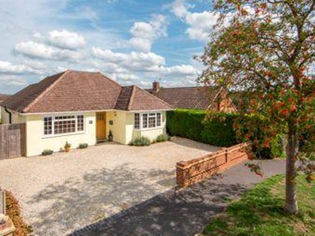 3 Bedrooms Detached house for sale in Hazeley Close, Hartley Wintney, Hook RG27